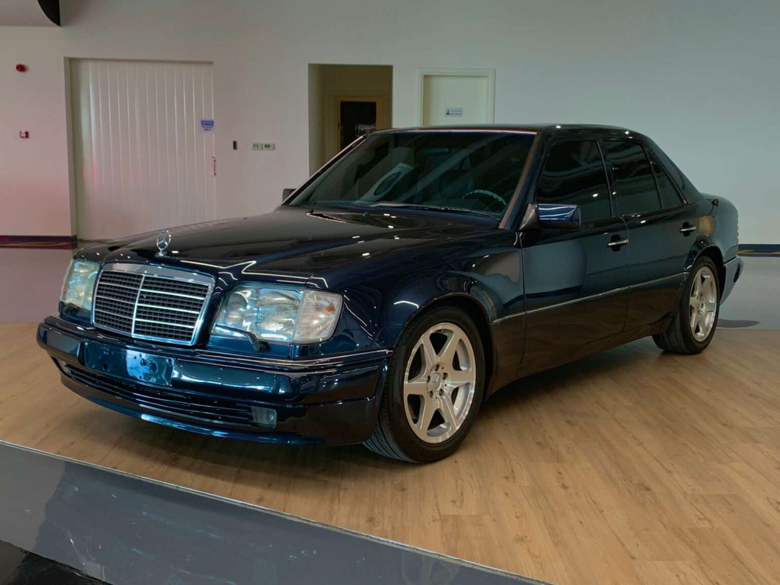 MERCEDES BENZ E500 LIMITED FOR SALE IN DUBAI